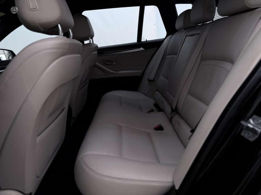 Black BMW 520 2017 in Vilnius, with an engine capacity of 2.00 L and mileage of 334 thousand km for 10500 €, photo 12 on AUTOMOTO.COM.LV