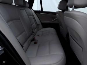 Black BMW 520 2017 in Vilnius, with an engine capacity of 2.00 L and mileage of 334 thousand km for 10500 €, photo 15 on AUTOMOTO.COM.LV