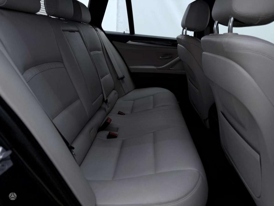 Black BMW 520 2017 in Vilnius, with an engine capacity of 2.00 L and mileage of 334 thousand km for 10500 €, photo 15 on AUTOMOTO.COM.LV
