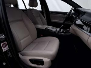 Black BMW 520 2017 in Vilnius, with an engine capacity of 2.00 L and mileage of 334 thousand km for 10500 €, photo 16 on AUTOMOTO.COM.LV