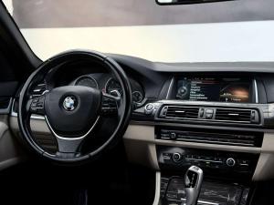 Black BMW 520 2017 in Vilnius, with an engine capacity of 2.00 L and mileage of 334 thousand km for 10500 €, photo 19 on AUTOMOTO.COM.LV
