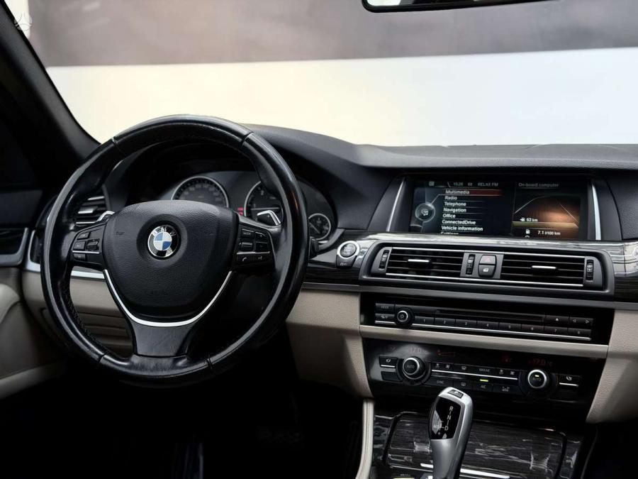 Black BMW 520 2017 in Vilnius, with an engine capacity of 2.00 L and mileage of 334 thousand km for 10500 €, photo 19 on AUTOMOTO.COM.LV