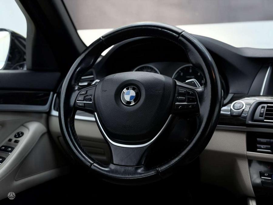 Black BMW 520 2017 in Vilnius, with an engine capacity of 2.00 L and mileage of 334 thousand km for 10500 €, photo 20 on AUTOMOTO.COM.LV