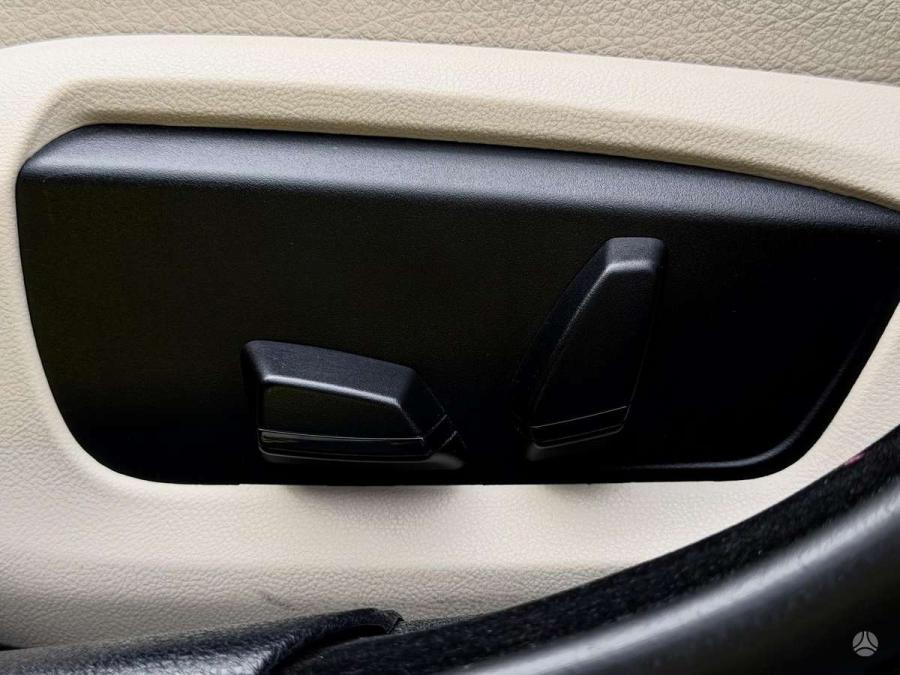 Black BMW 520 2017 in Vilnius, with an engine capacity of 2.00 L and mileage of 334 thousand km for 10500 €, photo 22 on AUTOMOTO.COM.LV