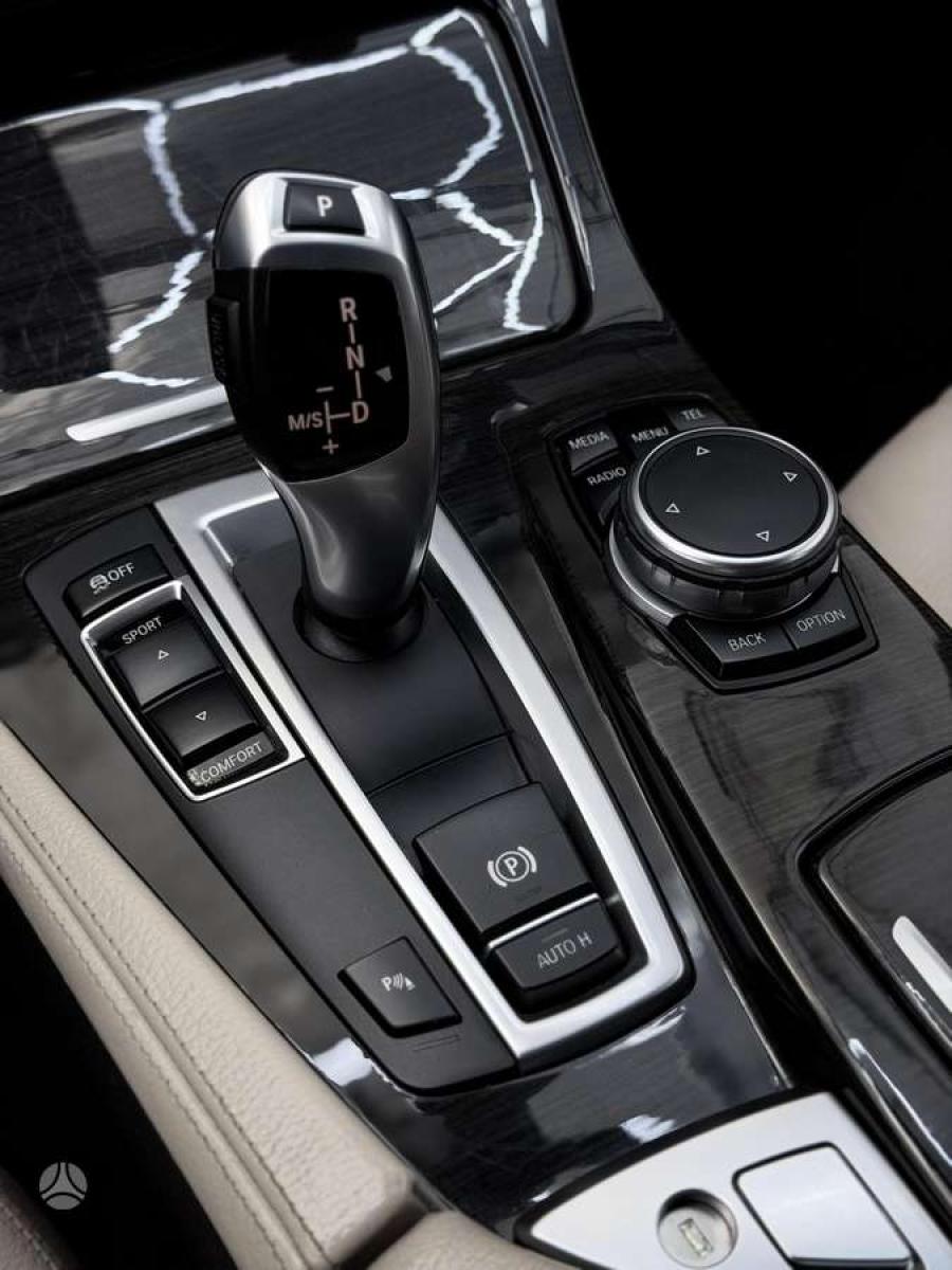 Black BMW 520 2017 in Vilnius, with an engine capacity of 2.00 L and mileage of 334 thousand km for 10500 €, photo 23 on AUTOMOTO.COM.LV