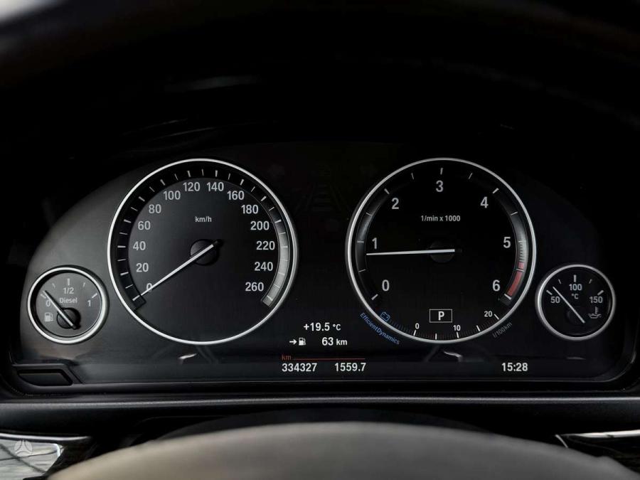 Black BMW 520 2017 in Vilnius, with an engine capacity of 2.00 L and mileage of 334 thousand km for 10500 €, photo 29 on AUTOMOTO.COM.LV