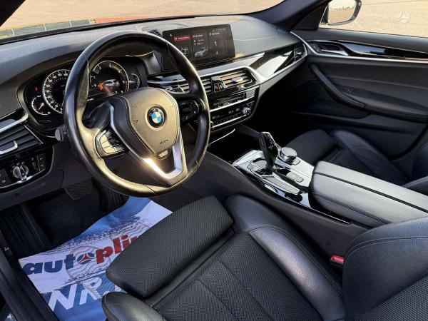 Black BMW 520 2017 in Vilnius, with an engine capacity of 2.00 L and mileage of 200 thousand km for 14999 €, photo 9 on AUTOMOTO.COM.LV