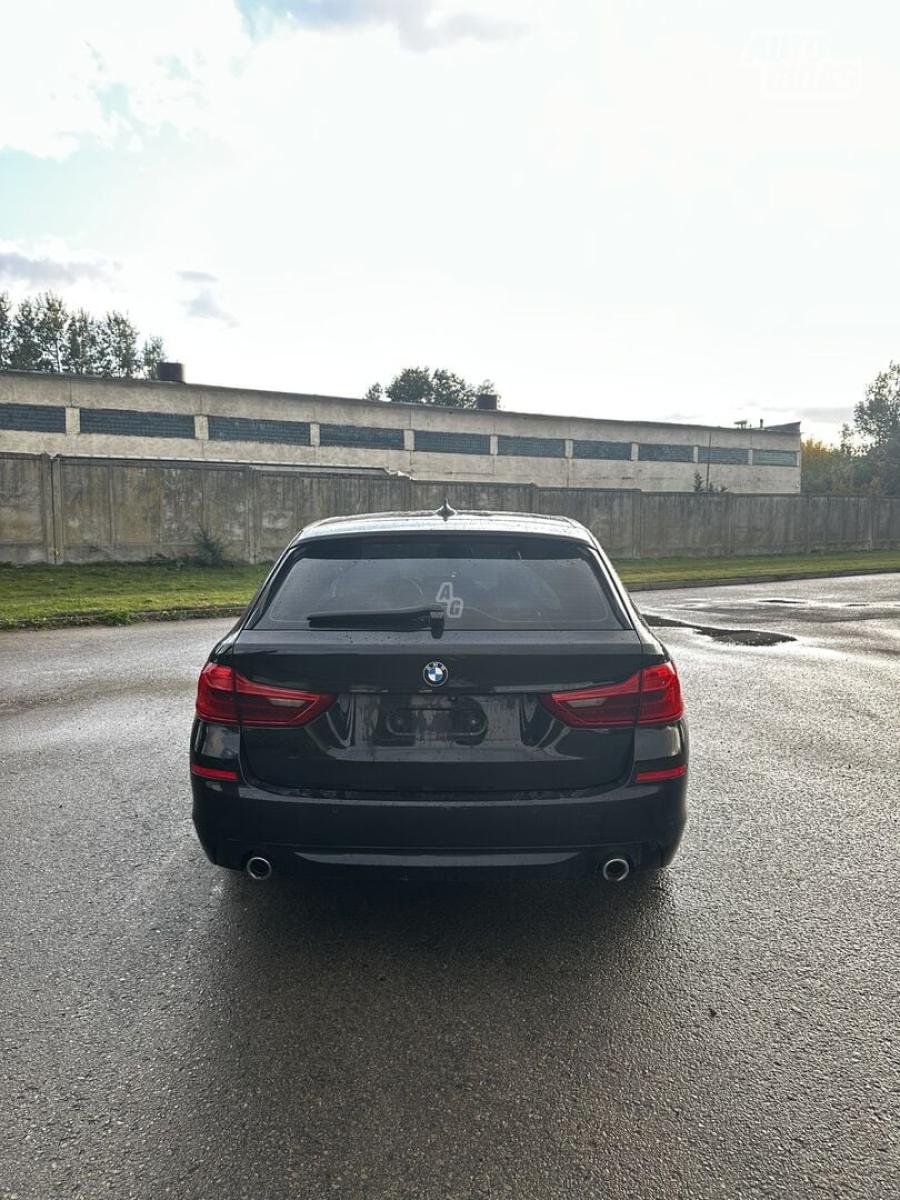 Black BMW 520 2018 in Vilnius, with an engine capacity of 2.00 L and mileage of 210 thousand km for 15650 €, photo 2 on AUTOMOTO.COM.LV