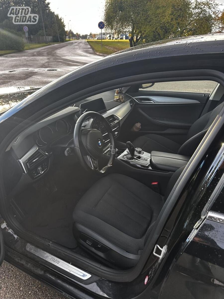 Black BMW 520 2018 in Vilnius, with an engine capacity of 2.00 L and mileage of 210 thousand km for 15650 €, photo 7 on AUTOMOTO.COM.LV