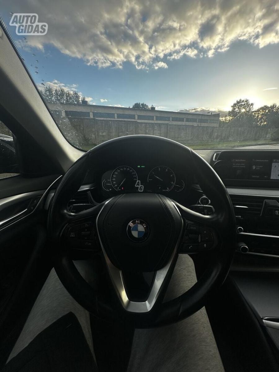 Black BMW 520 2018 in Vilnius, with an engine capacity of 2.00 L and mileage of 210 thousand km for 15650 €, photo 9 on AUTOMOTO.COM.LV