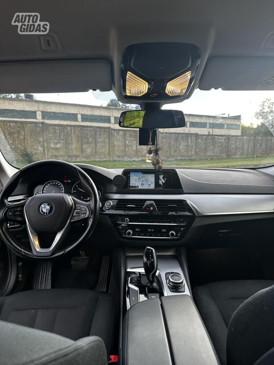 Black BMW 520 2018 in Vilnius, with an engine capacity of 2.00 L and mileage of 210 thousand km for 15650 €, photo 10 on AUTOMOTO.COM.LV