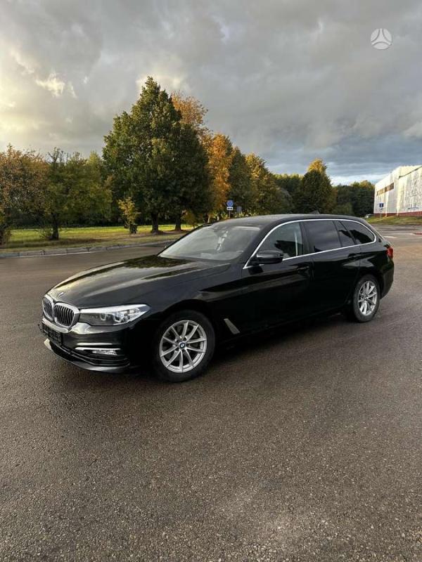 Black BMW 520 2018 in Elektrenai, with an engine capacity of 2.00 L and mileage of 210 thousand km for 15900 €, photo 1 on AUTOMOTO.COM.LV