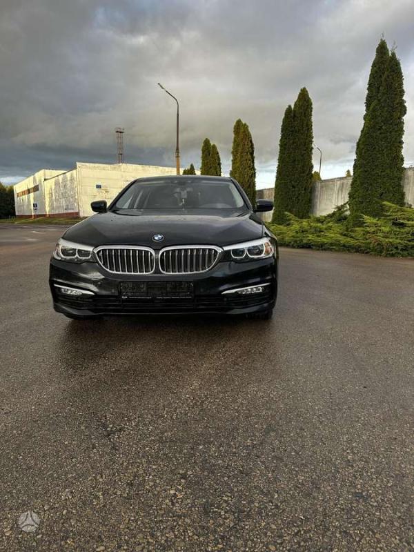 Black BMW 520 2018 in Elektrenai, with an engine capacity of 2.00 L and mileage of 210 thousand km for 15900 €, photo 2 on AUTOMOTO.COM.LV