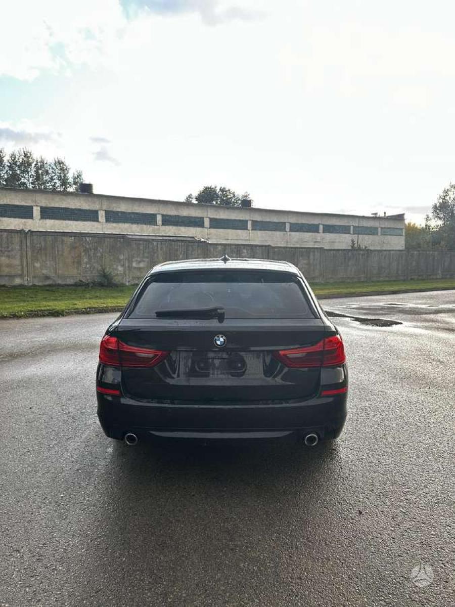 Melns BMW 520 2018 Elektrėnai, ar dzinēja tilpumu 2.00 L un nobraukumu 210 tūkst. km par 15900 €, foto 3 vietnē AUTOMOTO.COM.LV