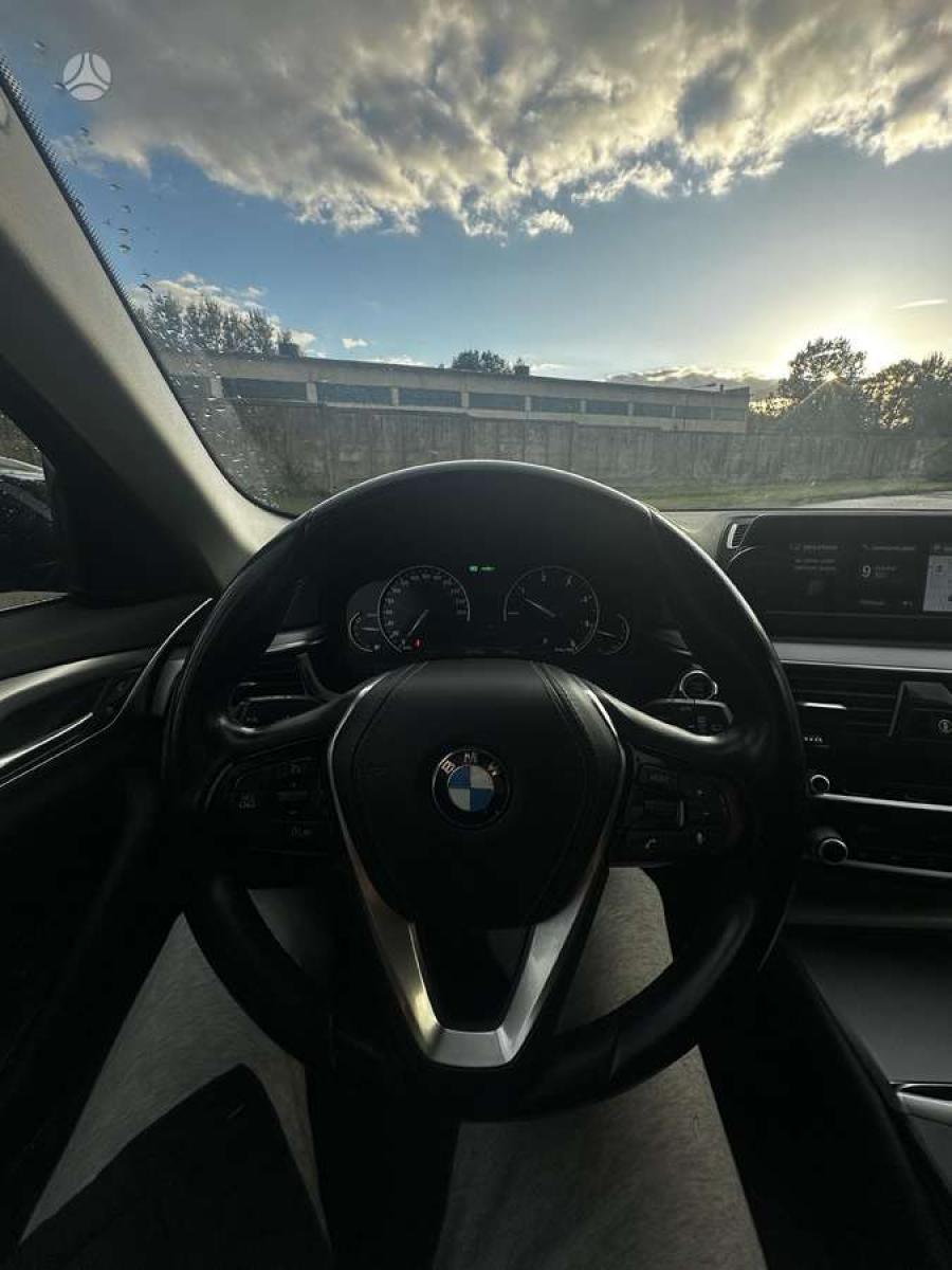 Melns BMW 520 2018 Elektrėnai, ar dzinēja tilpumu 2.00 L un nobraukumu 210 tūkst. km par 15900 €, foto 7 vietnē AUTOMOTO.COM.LV