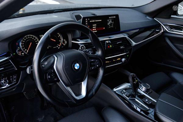 Black BMW 520 2018 in Vilnius, with an engine capacity of 2.00 L and mileage of 209 thousand km for 17350 €, photo 9 on AUTOMOTO.COM.LV