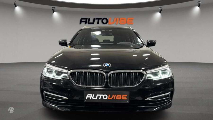 Black BMW 520 2018 in Vilnius, with an engine capacity of 2.00 L and mileage of 245 thousand km for 21555 €, photo 2 on AUTOMOTO.COM.LV