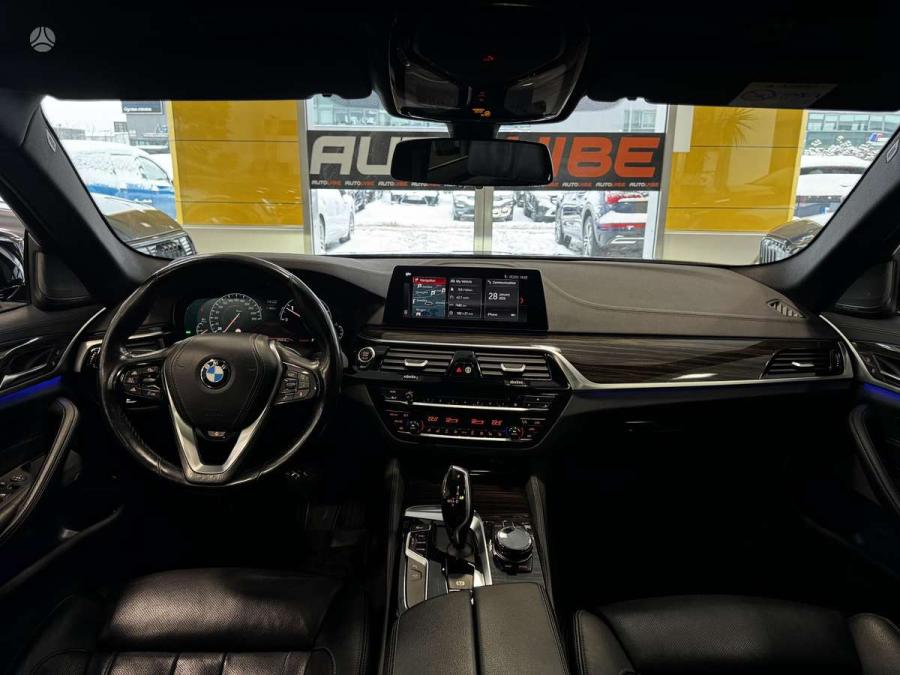 Black BMW 520 2018 in Vilnius, with an engine capacity of 2.00 L and mileage of 245 thousand km for 21555 €, photo 7 on AUTOMOTO.COM.LV