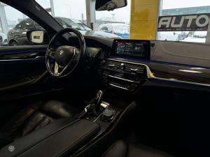 Black BMW 520 2018 in Vilnius, with an engine capacity of 2.00 L and mileage of 245 thousand km for 21555 €, photo 9 on AUTOMOTO.COM.LV