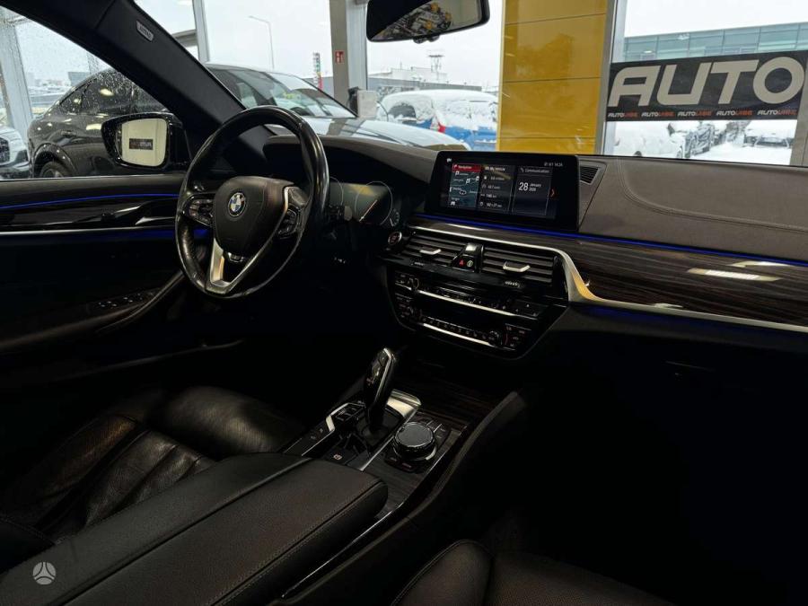 Black BMW 520 2018 in Vilnius, with an engine capacity of 2.00 L and mileage of 245 thousand km for 21555 €, photo 9 on AUTOMOTO.COM.LV