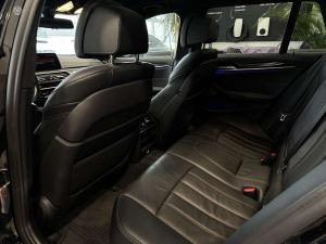 Black BMW 520 2018 in Vilnius, with an engine capacity of 2.00 L and mileage of 245 thousand km for 21555 €, photo 10 on AUTOMOTO.COM.LV