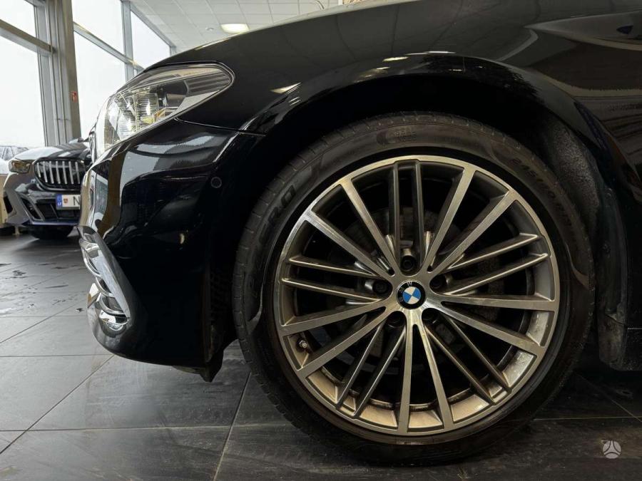 Black BMW 520 2018 in Vilnius, with an engine capacity of 2.00 L and mileage of 245 thousand km for 21555 €, photo 36 on AUTOMOTO.COM.LV