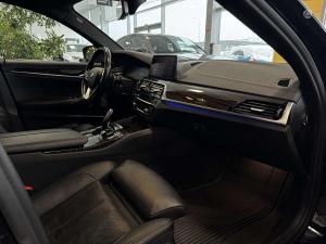 Black BMW 520 2018 in Vilnius, with an engine capacity of 2.00 L and mileage of 245 thousand km for 21555 €, photo 38 on AUTOMOTO.COM.LV