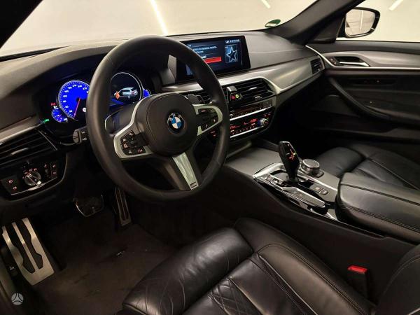 Black BMW 520 2018 in Marijampole, with an engine capacity of 2.00 L and mileage of 290 thousand km for 18750 €, photo 2 on AUTOMOTO.COM.LV