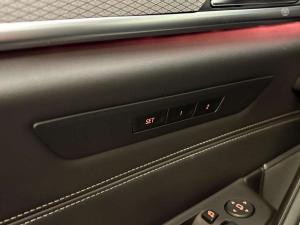 Black BMW 520 2018 in Marijampole, with an engine capacity of 2.00 L and mileage of 290 thousand km for 18750 €, photo 11 on AUTOMOTO.COM.LV