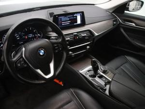 Melns BMW 520 2018 Viļņa, ar dzinēja tilpumu 2.00 L un nobraukumu 258 tūkst. km par 16599 €, foto 16 vietnē AUTOMOTO.COM.LV