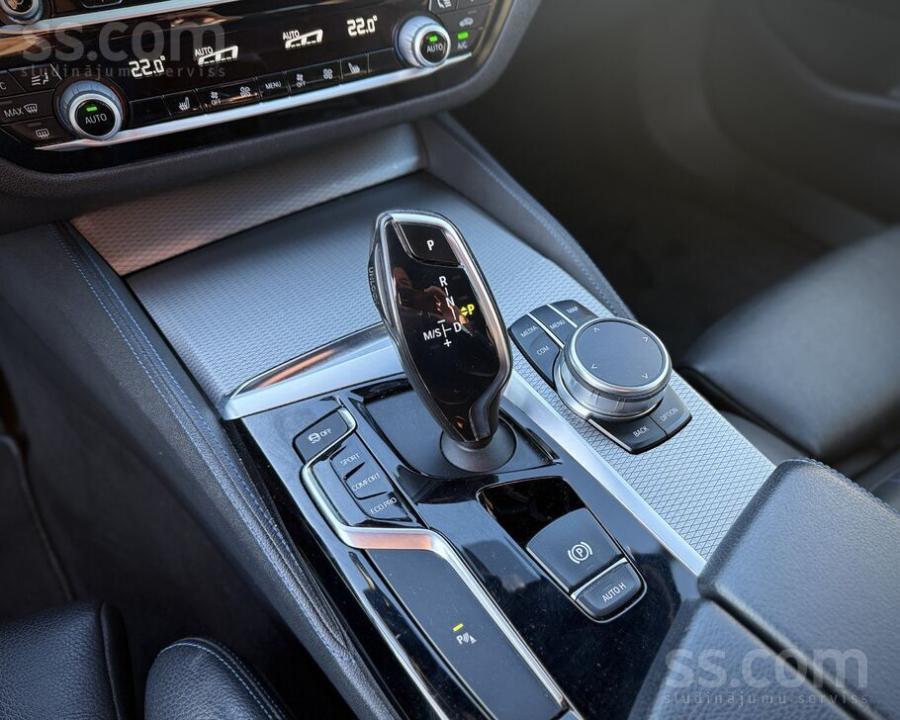 Black BMW 520 2018 in Riga, with an engine capacity of 2.00 L and mileage of 252 thousand km for 16450 €, photo 11 on AUTOMOTO.COM.LV