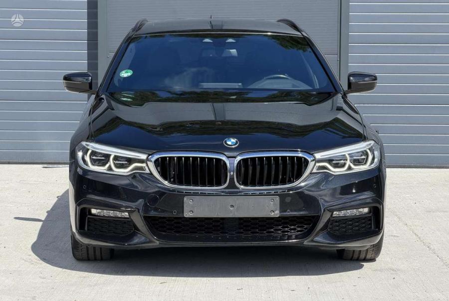 Black BMW 520 2018 in Utena, with an engine capacity of 2.00 L and mileage of 188 thousand km for 18900 €, photo 3 on AUTOMOTO.COM.LV