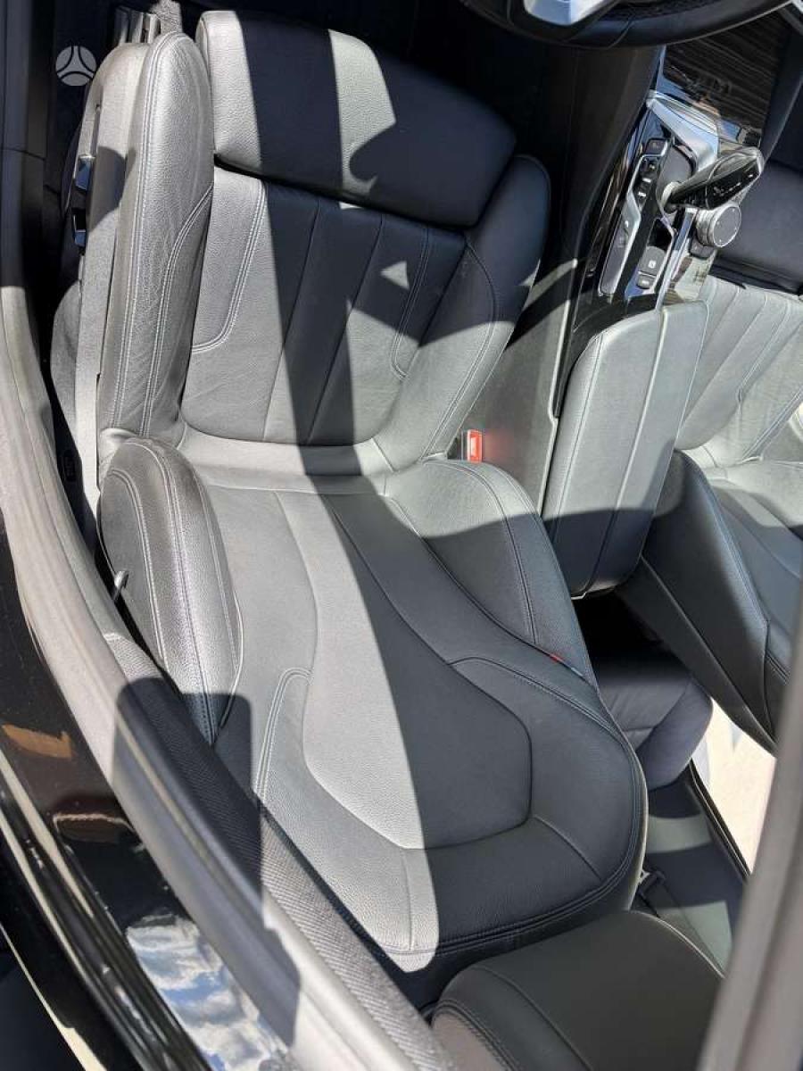 Black BMW 520 2018 in Utena, with an engine capacity of 2.00 L and mileage of 188 thousand km for 18900 €, photo 13 on AUTOMOTO.COM.LV