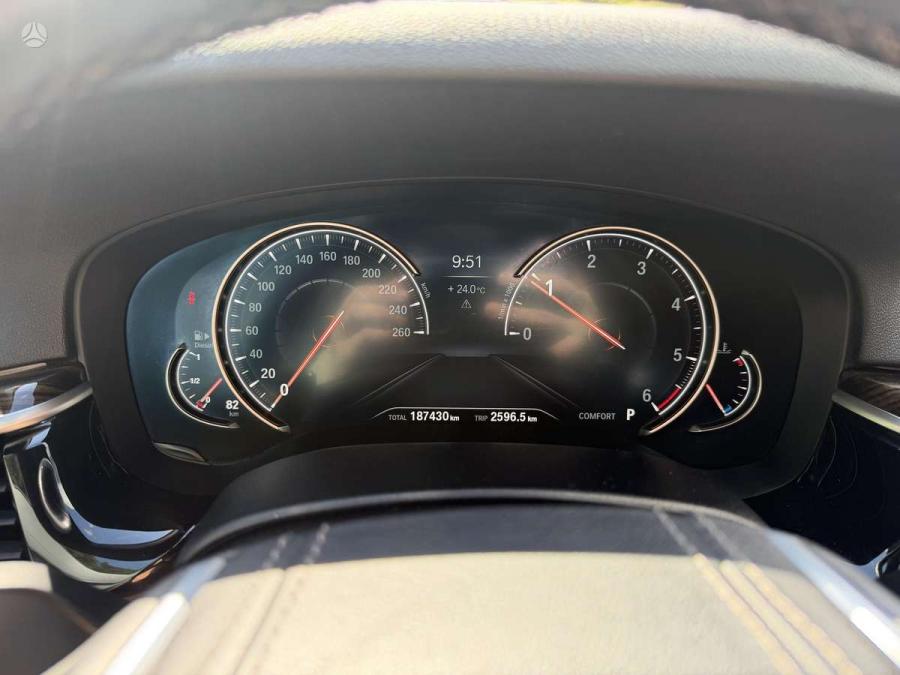 Black BMW 520 2018 in Utena, with an engine capacity of 2.00 L and mileage of 188 thousand km for 18900 €, photo 14 on AUTOMOTO.COM.LV