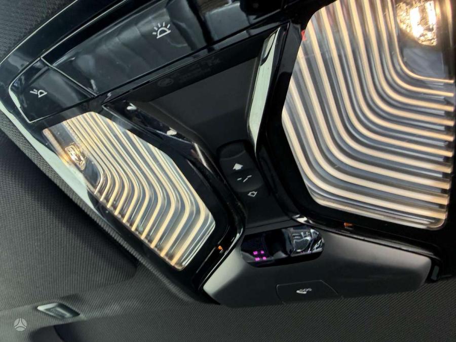 Black BMW 520 2018 in Utena, with an engine capacity of 2.00 L and mileage of 188 thousand km for 18900 €, photo 25 on AUTOMOTO.COM.LV