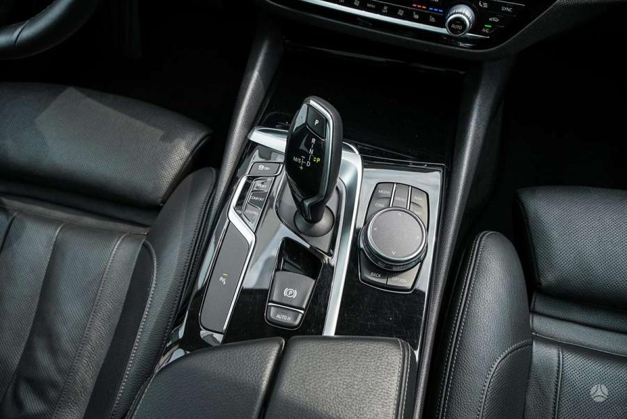 Melns BMW 520 2018 Kauņa, ar dzinēja tilpumu 2.00 L un nobraukumu 193 tūkst. km par 18450 €, foto 22 vietnē AUTOMOTO.COM.LV