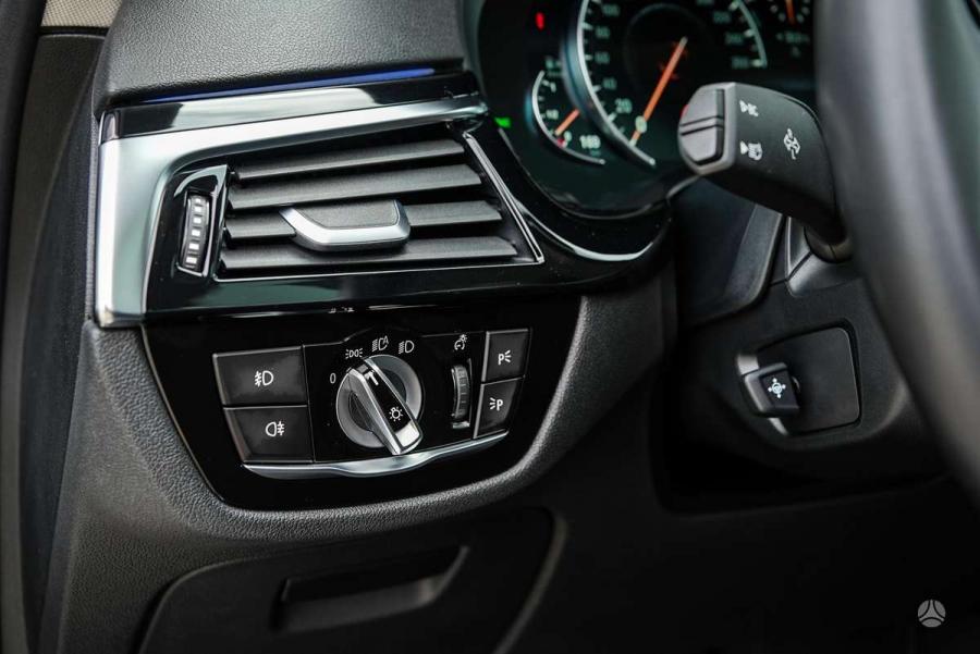 Melns BMW 520 2018 Kauņa, ar dzinēja tilpumu 2.00 L un nobraukumu 193 tūkst. km par 18450 €, foto 30 vietnē AUTOMOTO.COM.LV