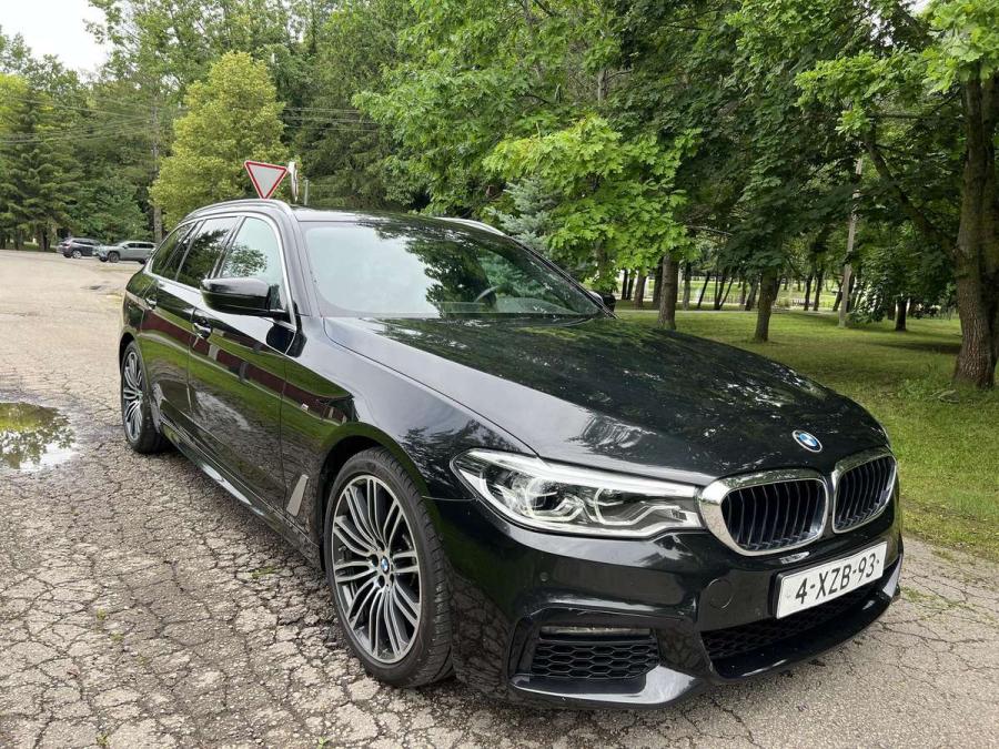 Black BMW 520 2018 in Kaunas, with an engine capacity of 2.00 L and mileage of 200 thousand km for 18750 €, photo 8 on AUTOMOTO.COM.LV