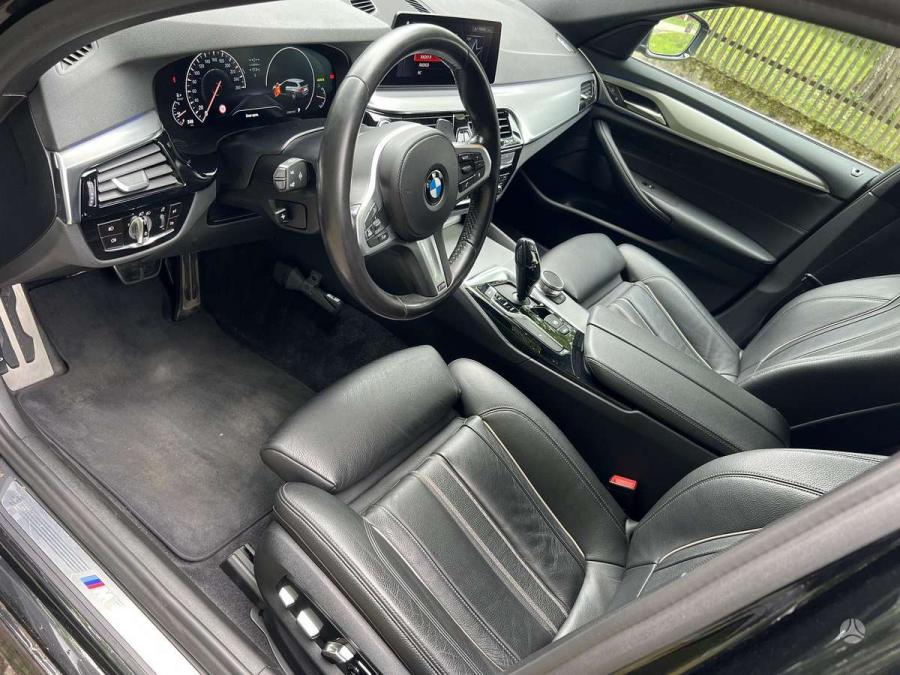 Black BMW 520 2018 in Kaunas, with an engine capacity of 2.00 L and mileage of 200 thousand km for 18750 €, photo 10 on AUTOMOTO.COM.LV