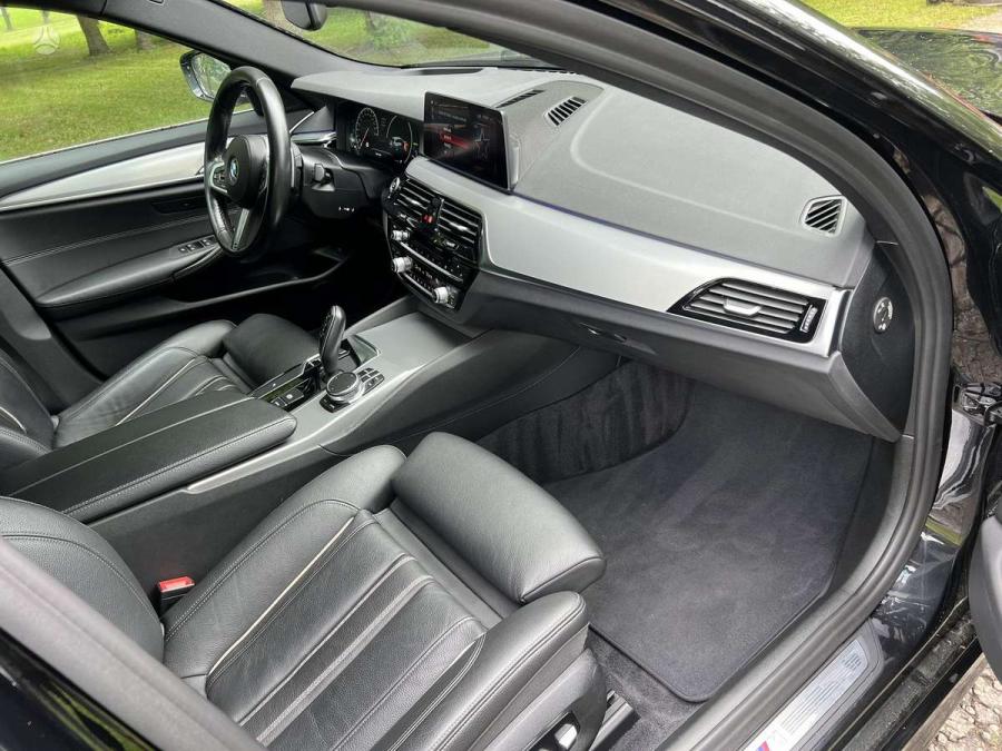 Black BMW 520 2018 in Kaunas, with an engine capacity of 2.00 L and mileage of 200 thousand km for 18750 €, photo 11 on AUTOMOTO.COM.LV