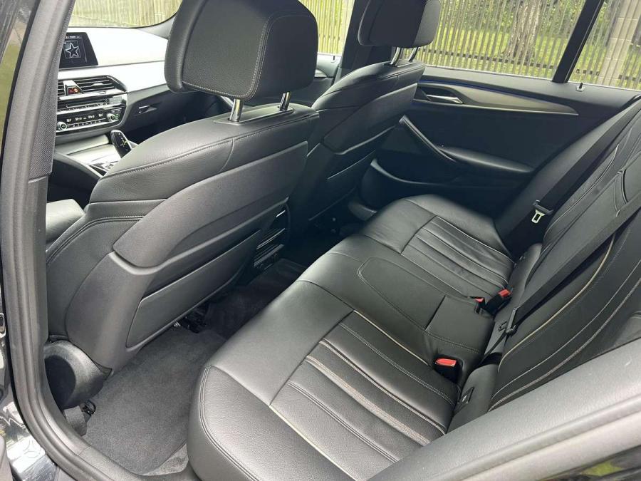 Black BMW 520 2018 in Kaunas, with an engine capacity of 2.00 L and mileage of 200 thousand km for 18750 €, photo 13 on AUTOMOTO.COM.LV