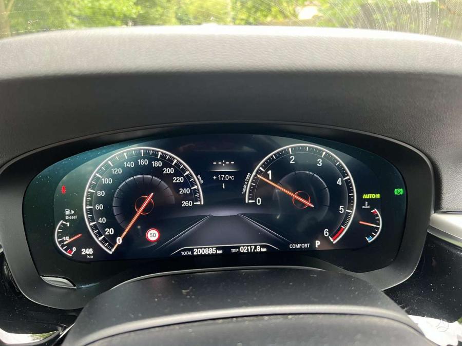Black BMW 520 2018 in Kaunas, with an engine capacity of 2.00 L and mileage of 200 thousand km for 18750 €, photo 17 on AUTOMOTO.COM.LV