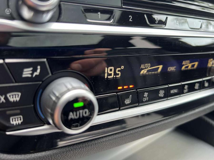 Black BMW 520 2018 in Kaunas, with an engine capacity of 2.00 L and mileage of 200 thousand km for 18750 €, photo 18 on AUTOMOTO.COM.LV