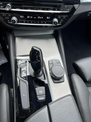 Black BMW 520 2018 in Kaunas, with an engine capacity of 2.00 L and mileage of 200 thousand km for 18750 €, photo 19 on AUTOMOTO.COM.LV