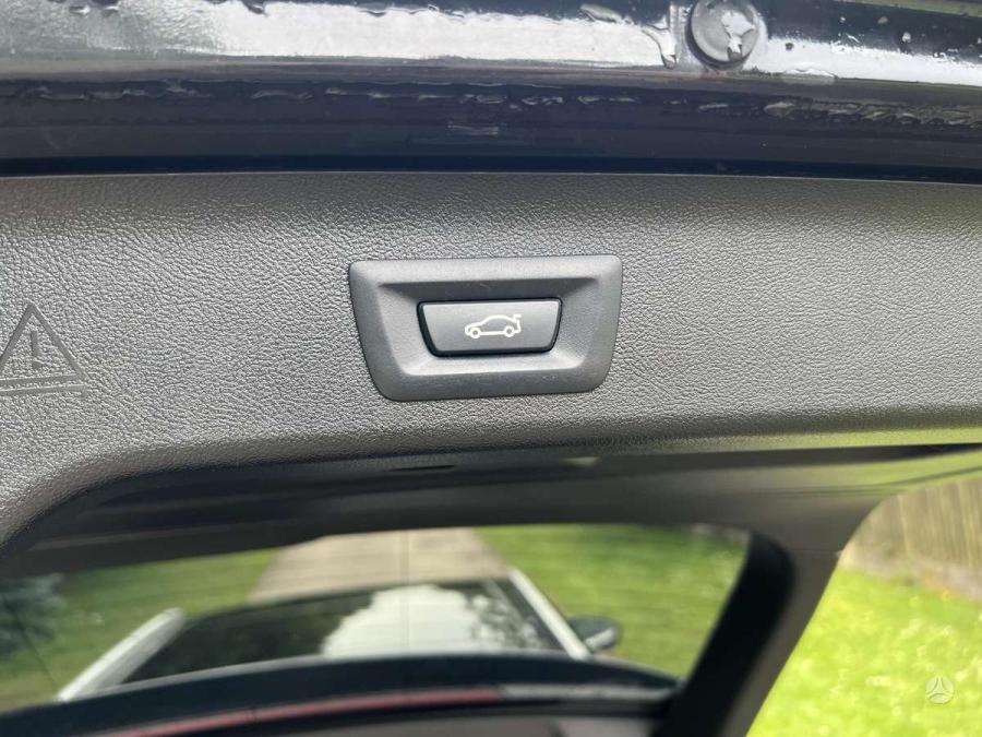 Black BMW 520 2018 in Kaunas, with an engine capacity of 2.00 L and mileage of 200 thousand km for 18750 €, photo 23 on AUTOMOTO.COM.LV
