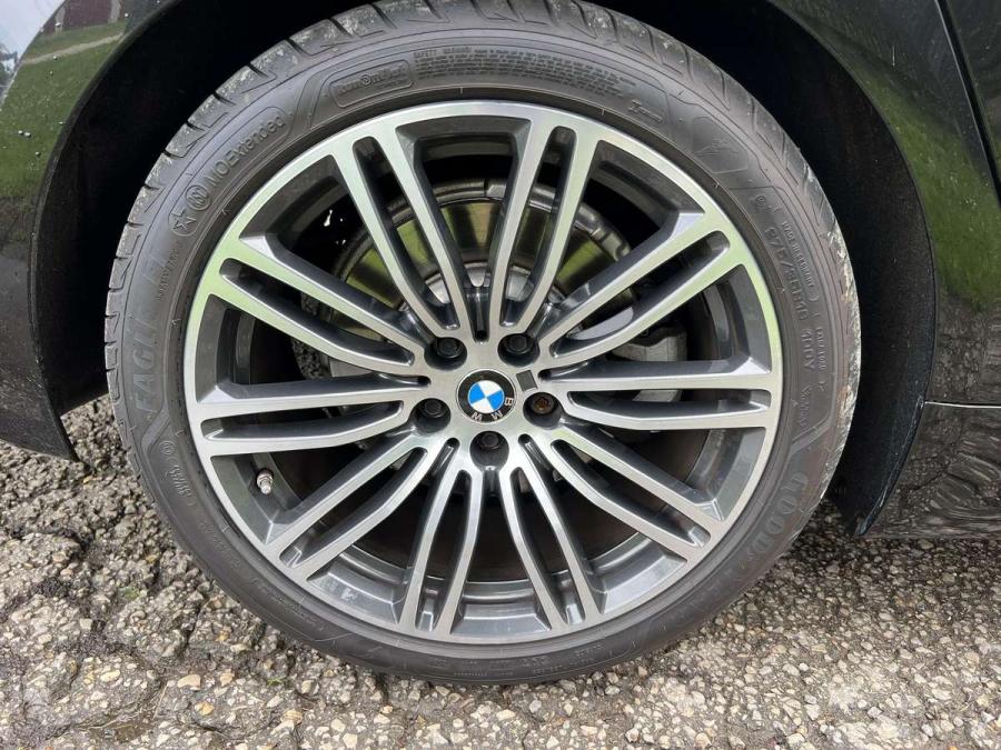 Black BMW 520 2018 in Kaunas, with an engine capacity of 2.00 L and mileage of 200 thousand km for 18750 €, photo 24 on AUTOMOTO.COM.LV