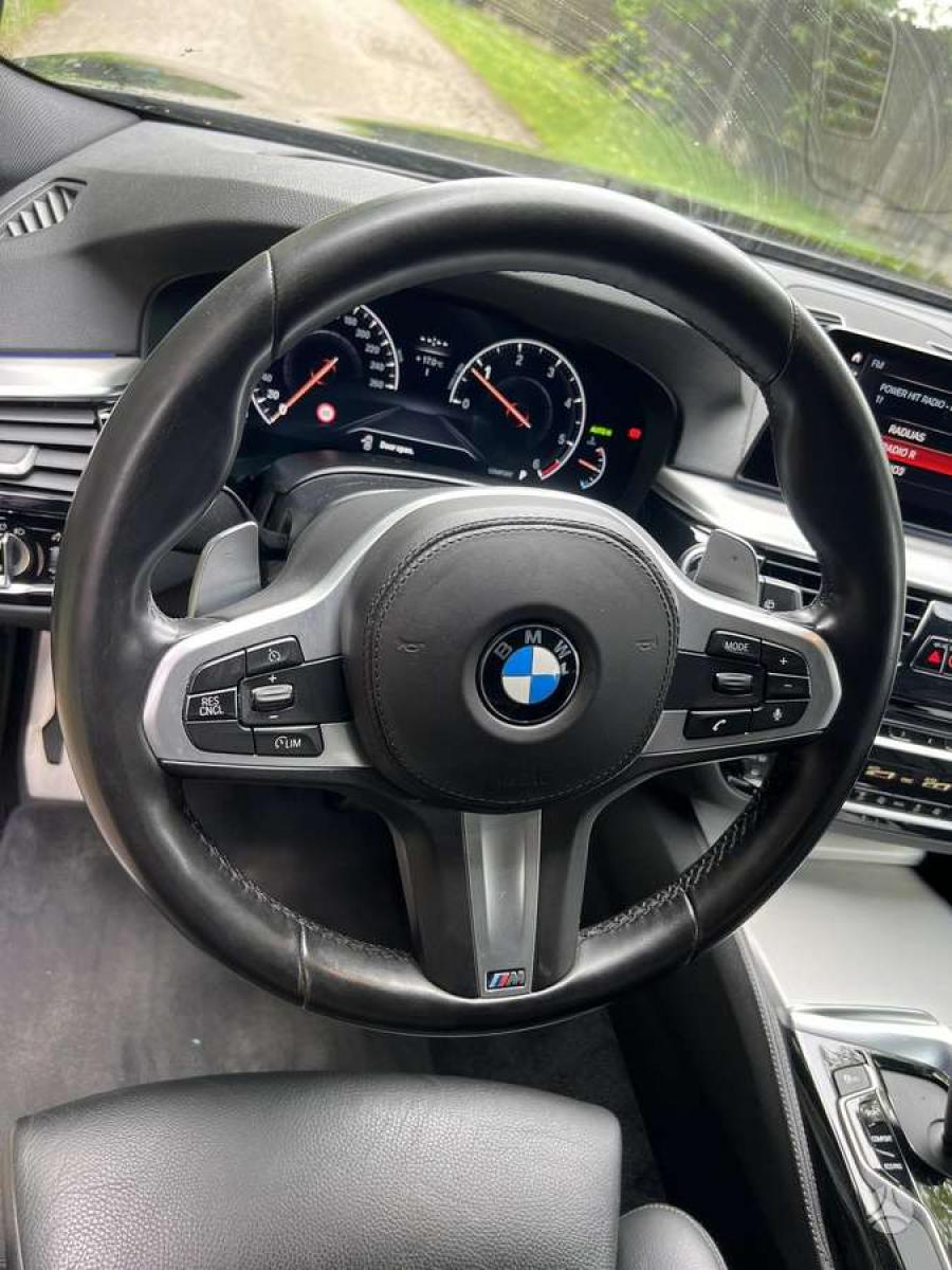 Black BMW 520 2018 in Kaunas, with an engine capacity of 2.00 L and mileage of 200 thousand km for 18750 €, photo 25 on AUTOMOTO.COM.LV
