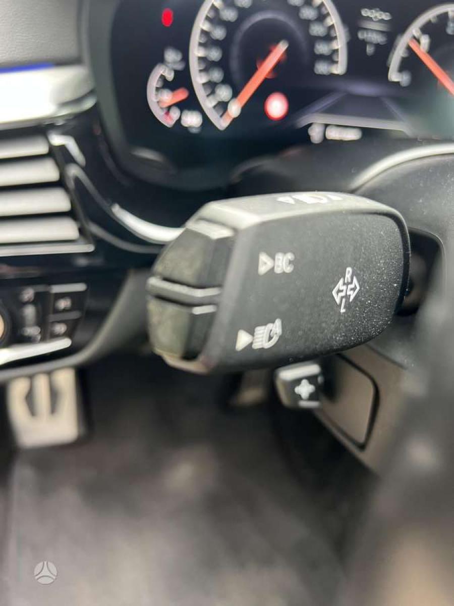 Black BMW 520 2018 in Kaunas, with an engine capacity of 2.00 L and mileage of 200 thousand km for 18750 €, photo 28 on AUTOMOTO.COM.LV