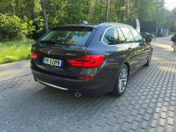 Black BMW 520 2018 in Vilnius, with an engine capacity of 2.00 L and mileage of 299 thousand km for 16100 €, photo 10 on AUTOMOTO.COM.LV