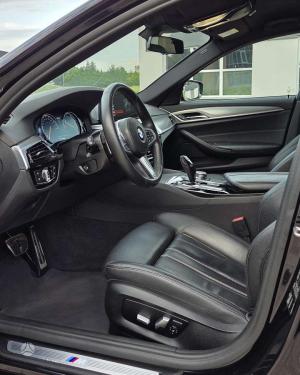 Melns BMW 520 2018 Elektrėnai, ar dzinēja tilpumu 2.00 L un nobraukumu 306 tūkst. km par 16900 €, foto 22 vietnē AUTOMOTO.COM.LV